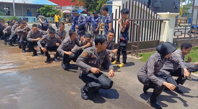 64 Bintara Polri Baru Jalani Ritual Masuk Markas Komando | Cenderawasih Pos